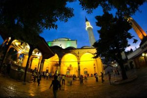 Poznato u koliko sati će se u petak klanjati bajram-namaz - 24sata.info